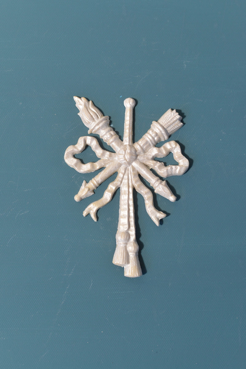 R41 Neoclassical Ribbon and Torch – Mishique Design