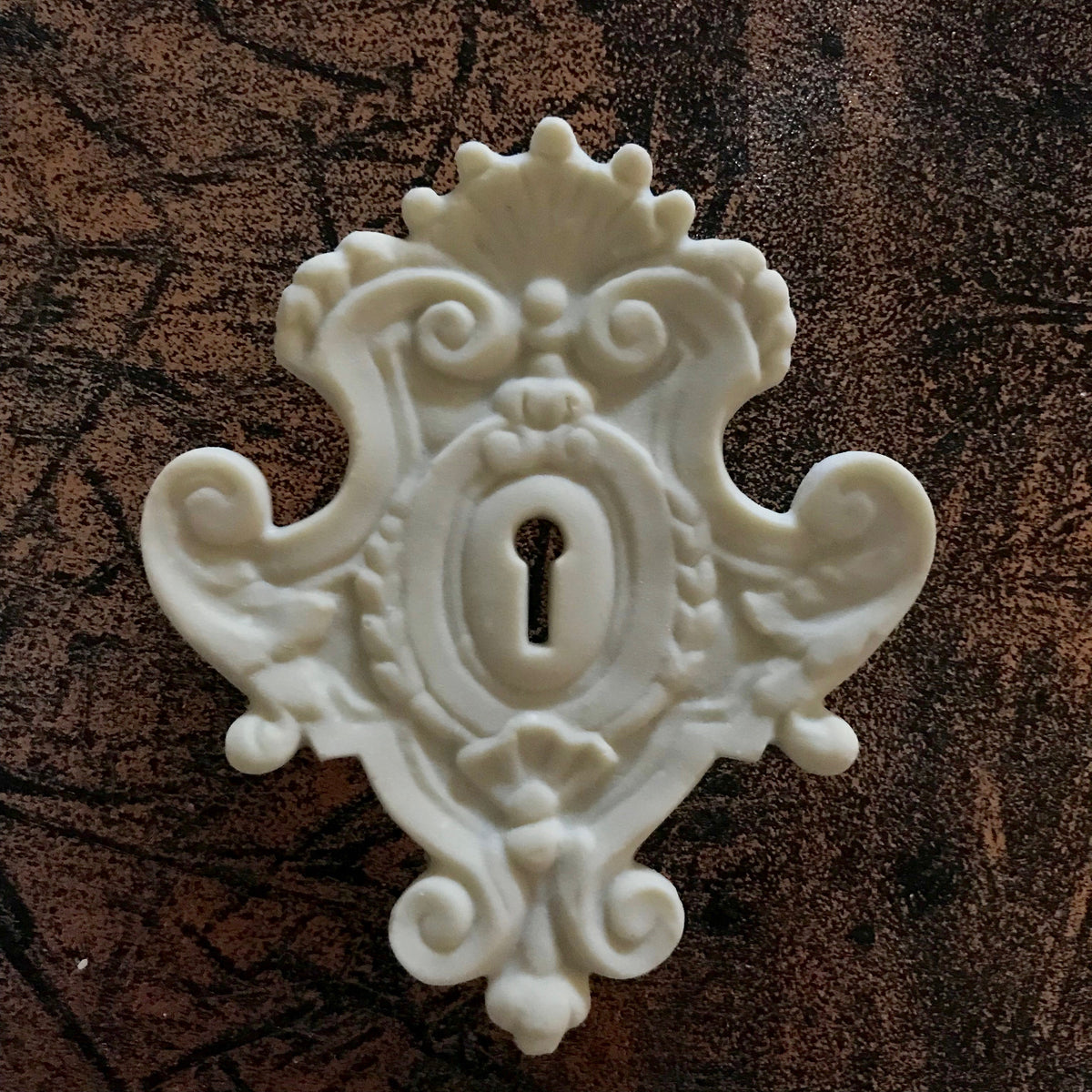 E5 – Large Victorian Escutcheon – Mishique Design